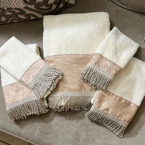 Croscill | Bath | Croscill Towel Set | Poshmark